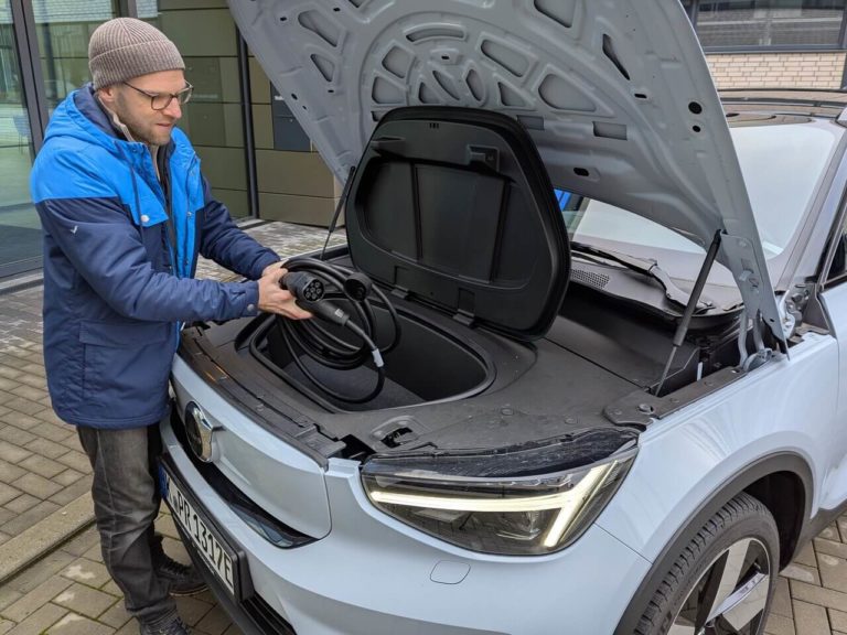 Volvo EX40 Single Motor Extended Range (bis 556 km Reichweite) - 3ve ...